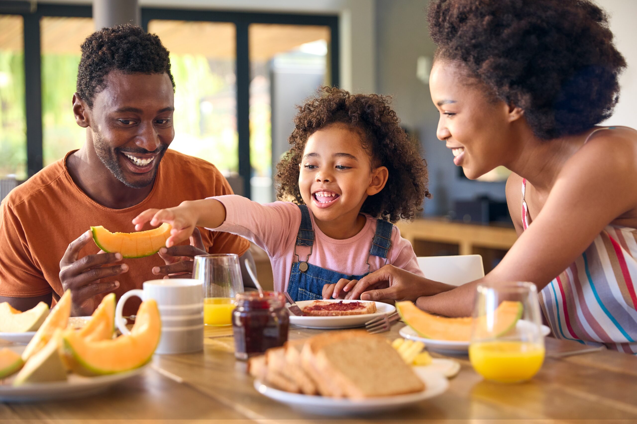 7 Benefits of Family-Style Meals - Plant Based Juniors